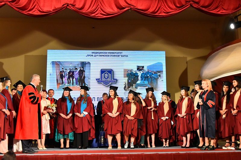 Медицински Университет-Варна Дипломираха се 20 медицински сестри и ...